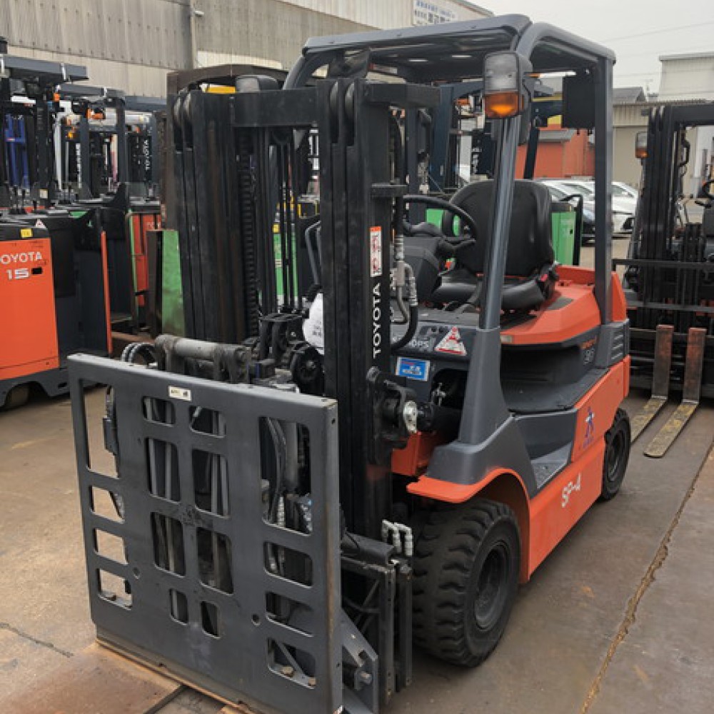 MECATEC - vânzare și service pentru echipamente de depozitare și încărcare.